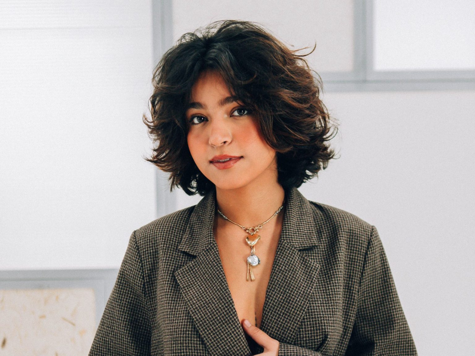 Irina Barros lança novo single “Tu e a Lua”, segundo avanço do álbum ...
